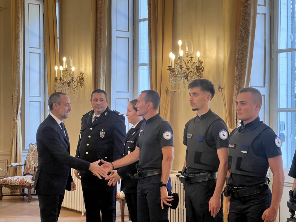 Loir-et-Cher : 18 nouveaux policiers accueillis à Blois et Vendôme ...